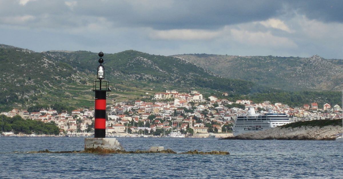 What Are Isolated Danger Marks?